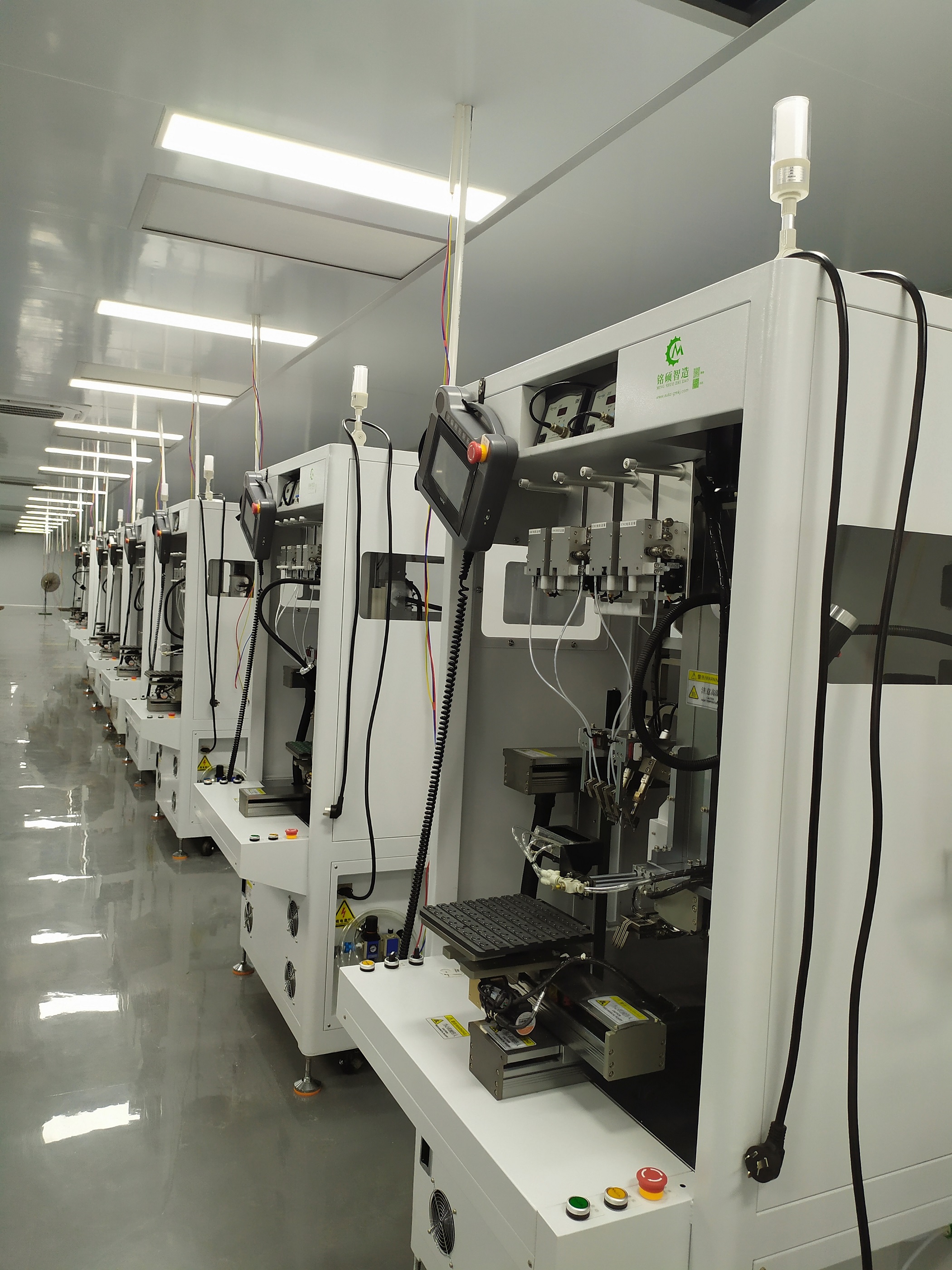 China Fully Automatic Stripping Wire Welding Robot with Fixture ...